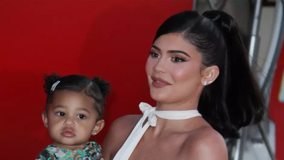 kylie jenner stormi makiýa .y