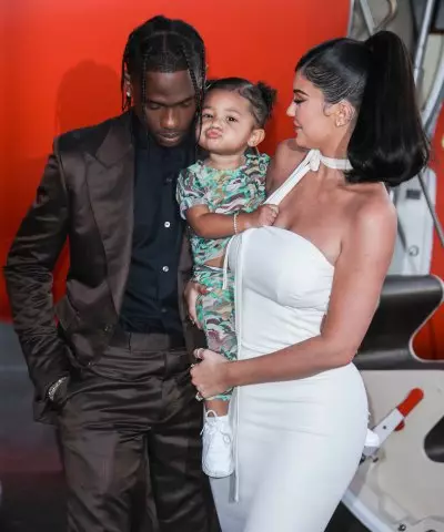 Trio nziza! Kylie Jenner na Travis Scott Amafoto Yumuryango Yumuryango hamwe na Stormi Webster