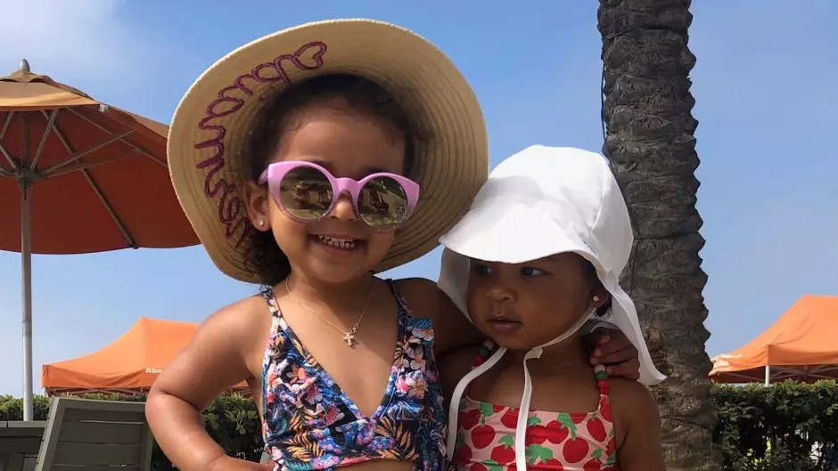 Dream Kardashian ชุดว่ายน้ำวัน True Thompson Pool ด้วยกัน