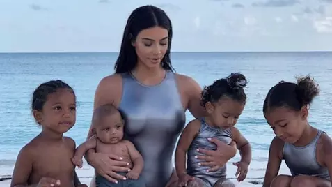 Kim Kardashian, Saint West, Psalm West, Chicago West thiab North West