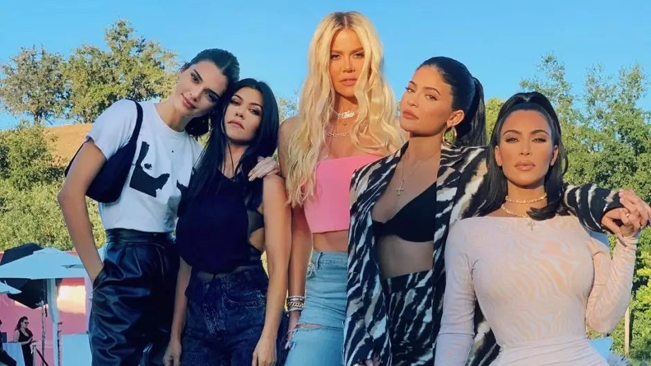 Fotoe vun All Kardashian-Jenners Zesummen: Kim, Kylie, Khloe, Kourtney Kendall