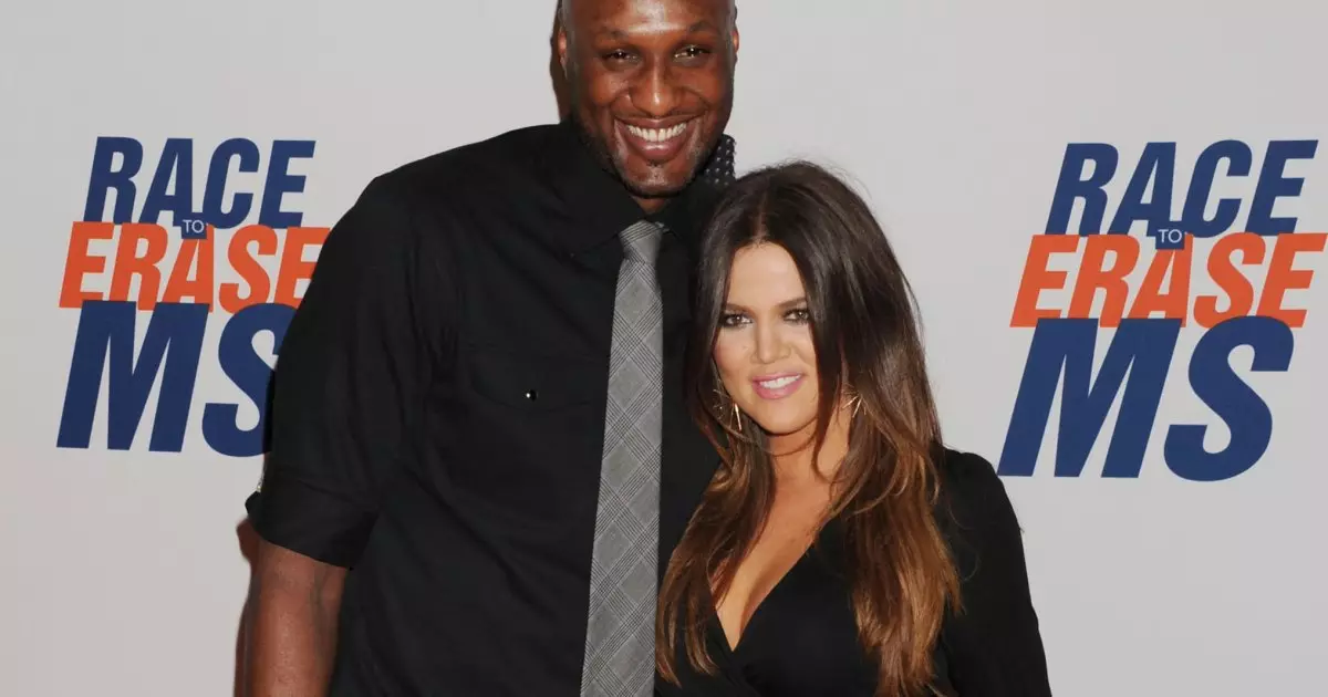 Khloé Kardashian piştî dabeşbûna Lamar Odom qebûl dike ku vexwarina giran e