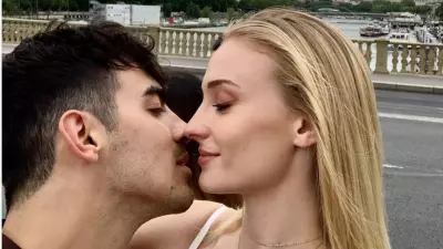 Joe Jonas ja Sophie Turner suudlevad