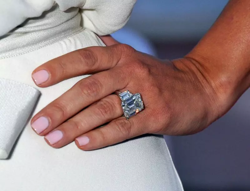 Kim Kardashian Engagement Ring Vum Kris Humphries