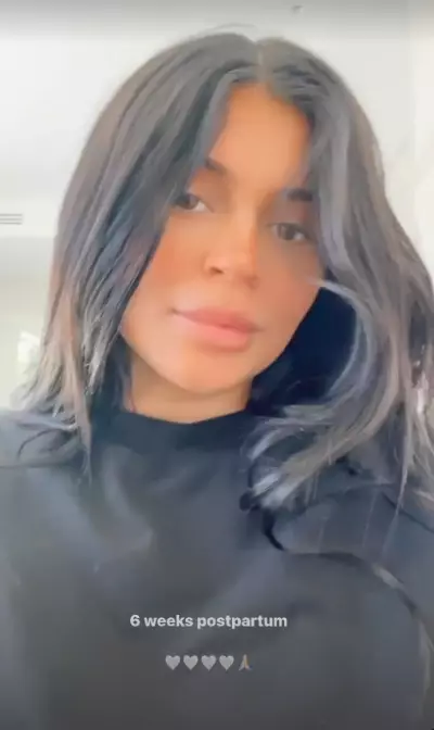 kylie-jenner-viatge-perda-de-pes-postpart-després-del-naixement-del-llop