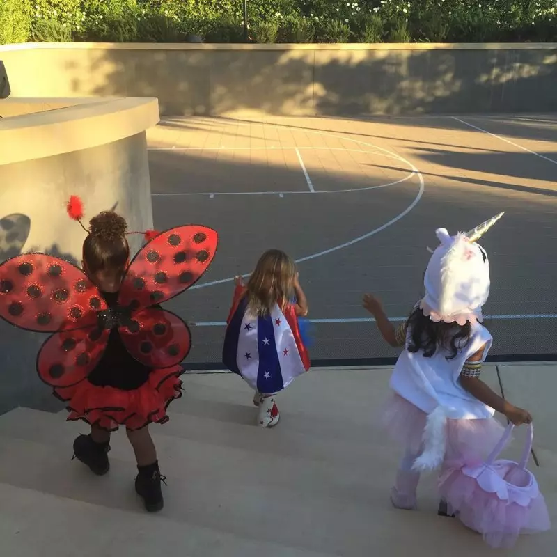 Akanjo Halloween taloha nataon'ny Kardashian Kids