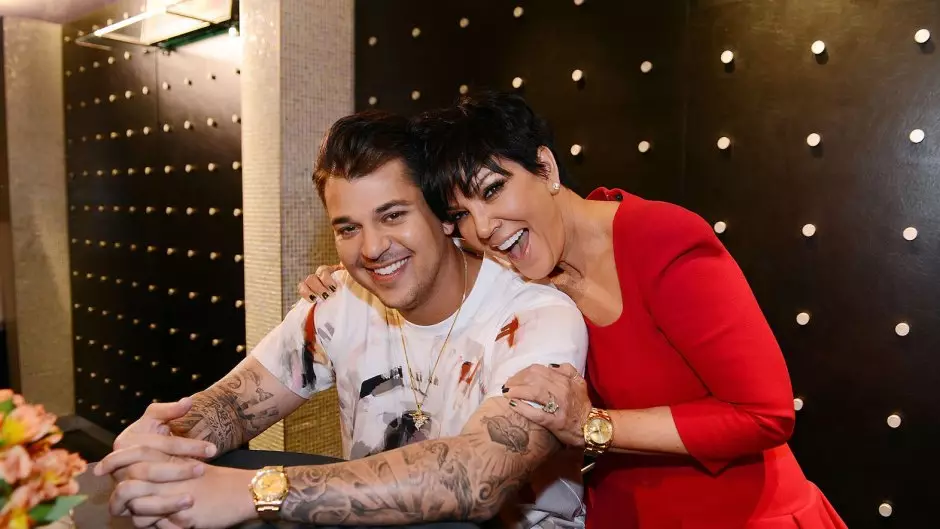 Rob Kardashian nrog nws niam Kris Jenner, nws hnav lub tsho liab