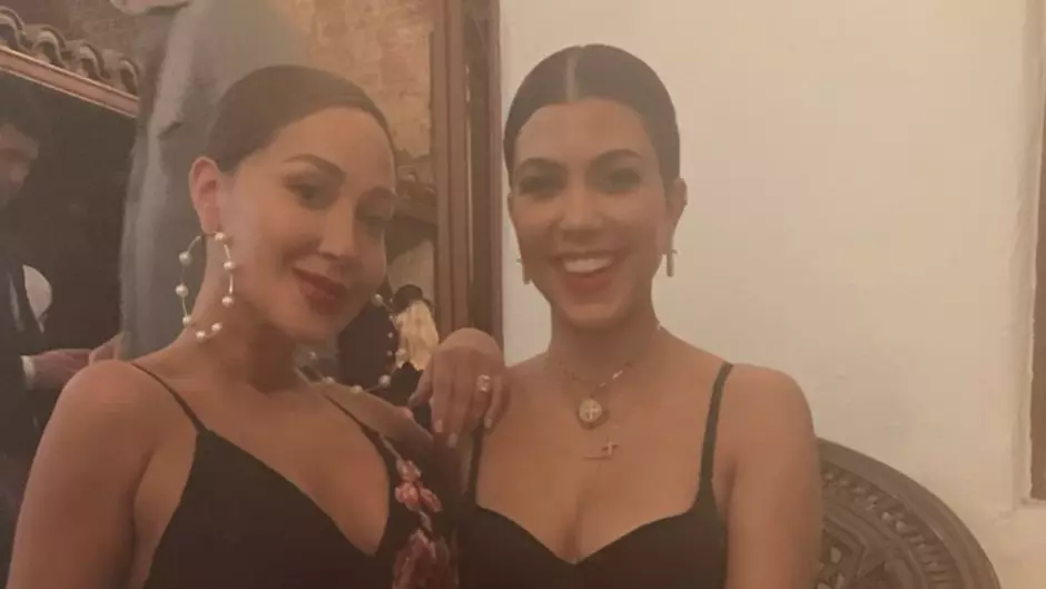 Kourtney Kardashian Adrienne Bailon کي پياري تصوير سان جنم ڏينهن جون واڌايون ڏنيون