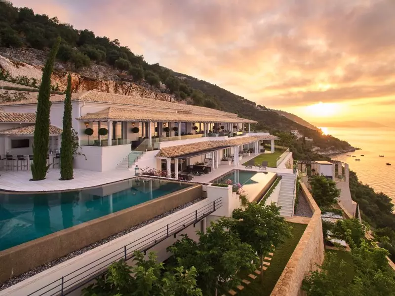 Rita Ora 在希腊 Ultima Corfu 别墅的住宿：查看照片和价格 7
