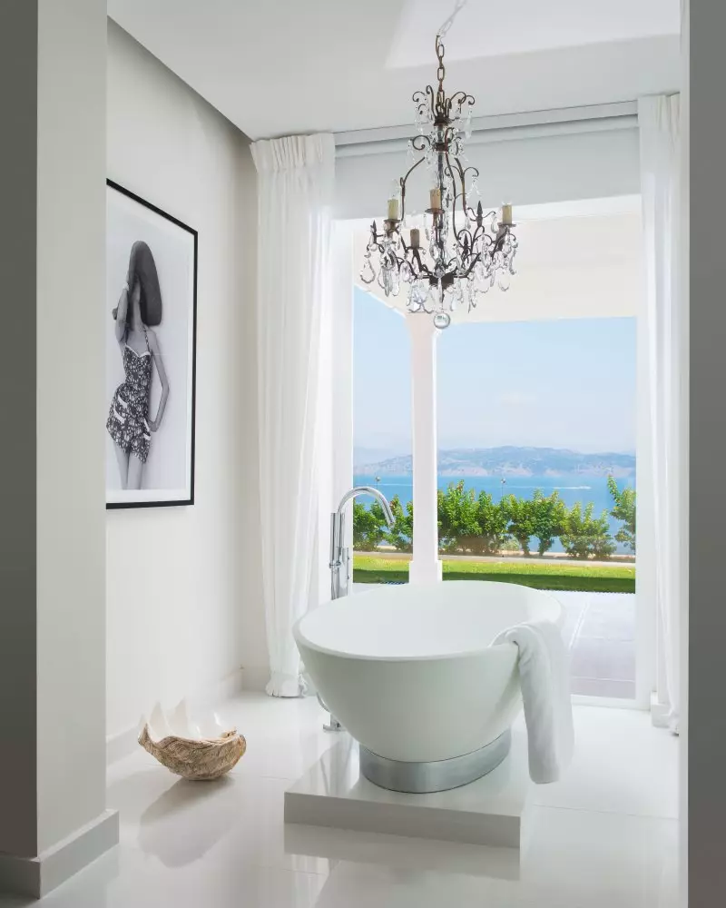 Rita Ora 在希腊 Ultima Corfu 别墅的住宿：查看照片和价格 11