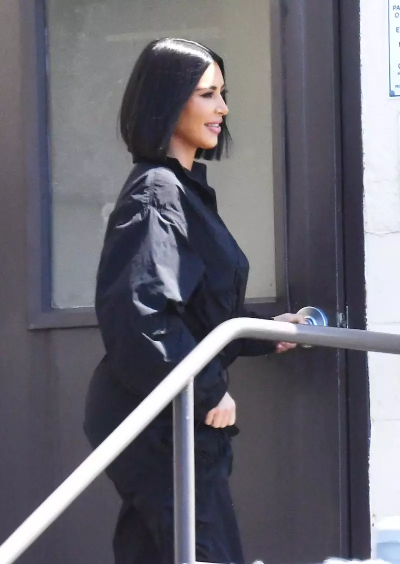 Kim kardashian ပြည်နယ်ထောင် bob ဆံပင်ညှပ်