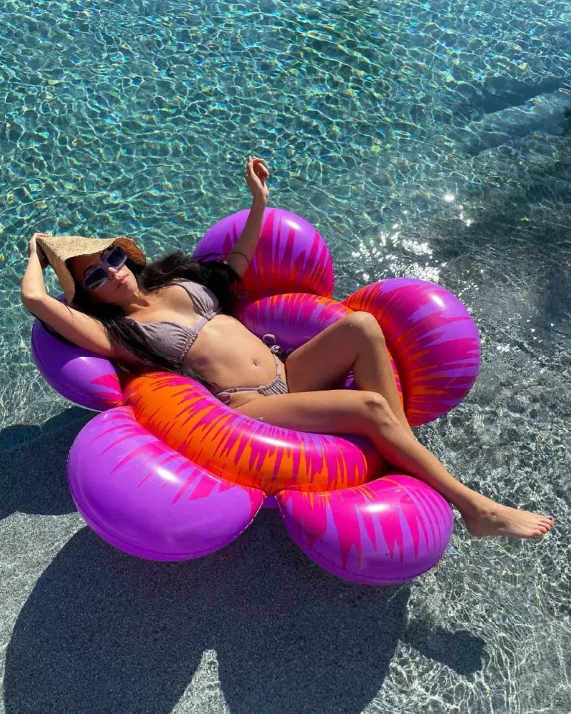 Casa lui Kourtney Kardashian din Palm Springs a costat un bănuț drăguț – Fă un tur!