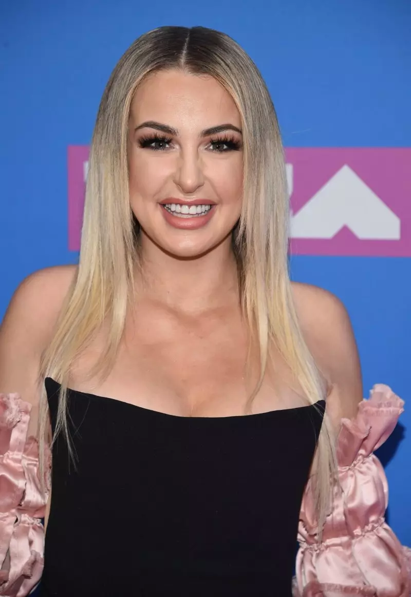 tana-mongeau-plastikk-kirurgi-2018