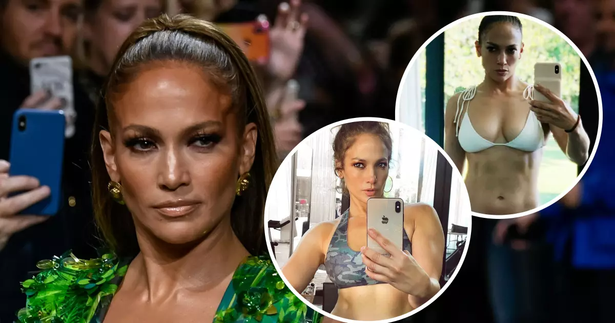 Jennifer Lopez Ab Argazkiak: Abeslaria Flaunting Toned Stomach