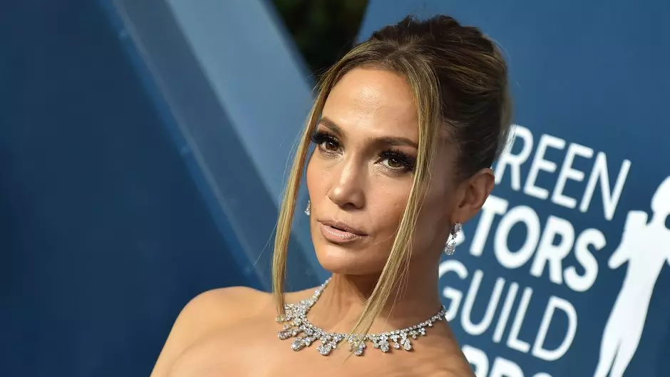 Jennifer Lopez Net Worth: Hoe't de sjonger har jild makket
