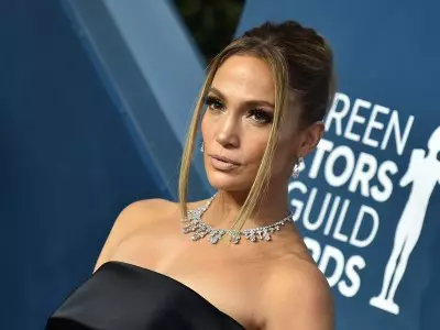Jennifer Lopez Net Worth: Hoe't de sjonger har jild makket