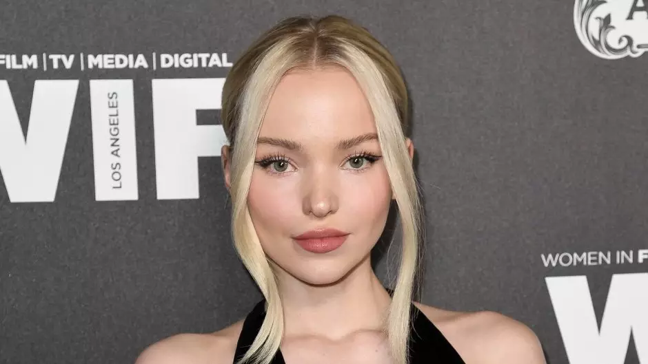 Kivel randizik Dove Cameron?