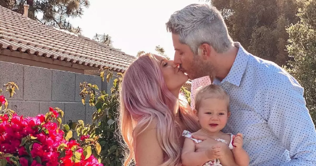 Alessi Ren Luyendyk Billeder: Bachelor's Arie, Lauren's 1st Child