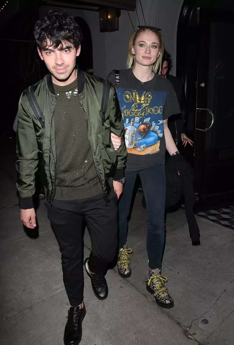 Jonas Brothers og Sophie Turner har en aften i byen i West Hollywood