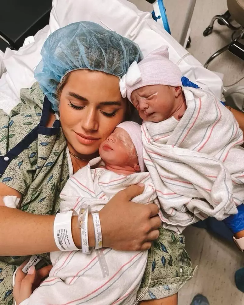 Pasangan Paling Sweet! Semua Gambar Anak Kembar Arie Luyendyk Jr dan Lauren Burnham Setakat ini