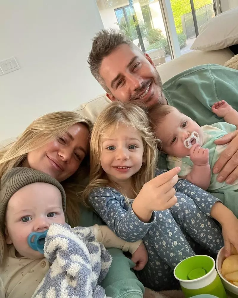 Arie eta Lauren Luyendyk Twins Lux Senna argazkiak