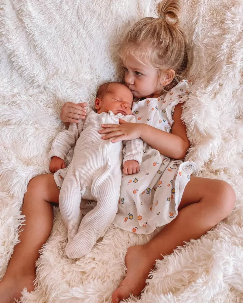 Cặp đôi ngọt ngào nhất! Tất cả các bức ảnh của Arie Luyendyk Jr. và Lauren Burnham's Twins So Far