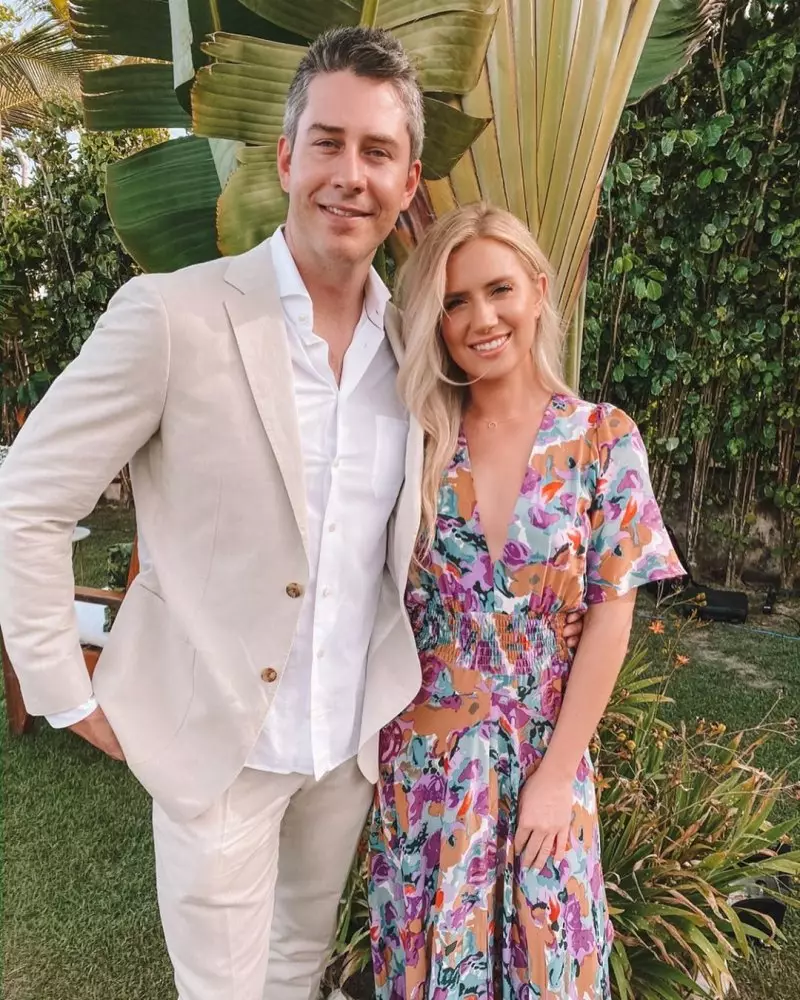 Arie Luyendyk Jr iyo Lauren Burnham Jadwalka Xiriirka Xiriirka Laga bilaabo Bachelor ilaa Hadda