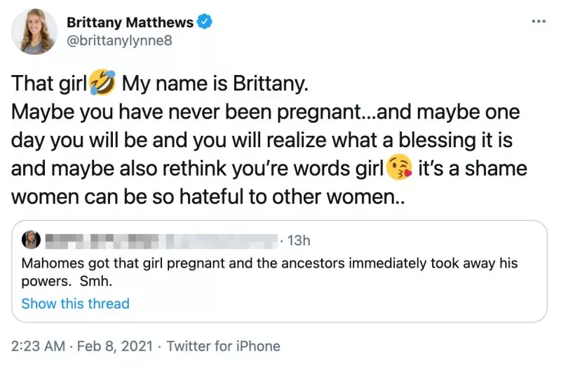 Brittany Matthews ทวีตเกี่ยวกับการตั้งครรภ์ของเธอและ Patrick Mahomes