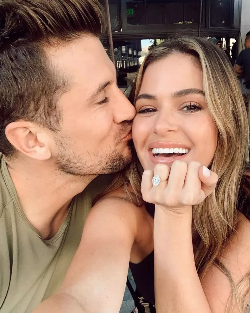 Agglegény JoJo Fletcher és Jordan Rodgers szelfi jegygyűrűvel