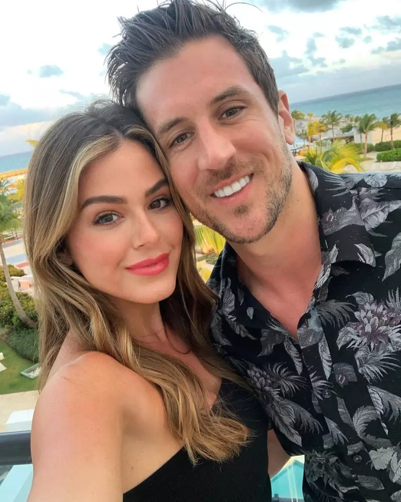 JoJo Fletcher နှင့် Jordan Rodgers Selfie ဘွဲ့များ