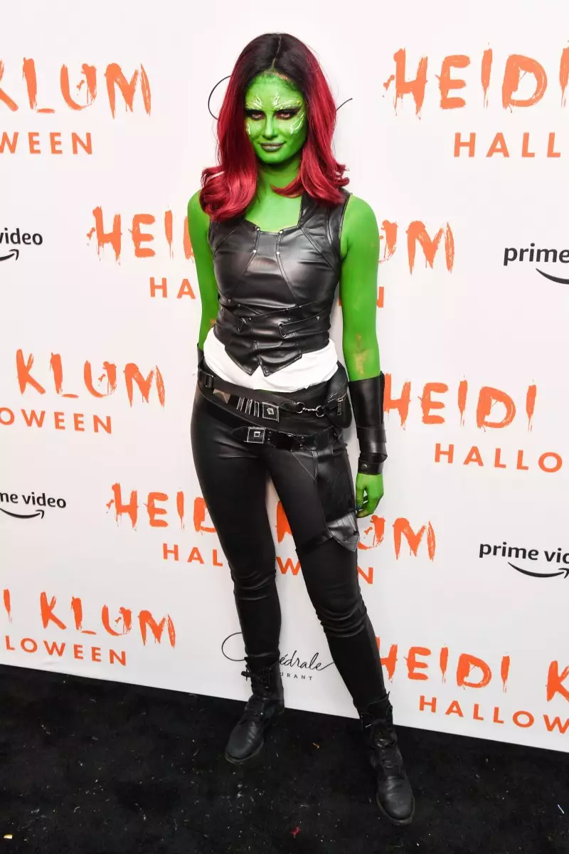 Mokete oa Halloween oa Heidi Klum oa 2019 Taylor Hill