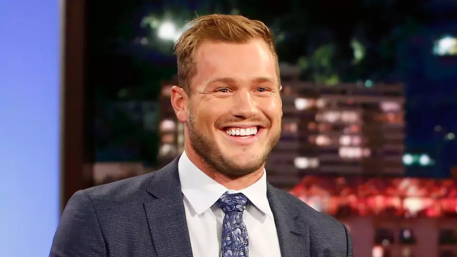 Baglor Colton Underwood Yn Rhannu Epic Tafl Ei Hun yn yr Ysgol Uwchradd