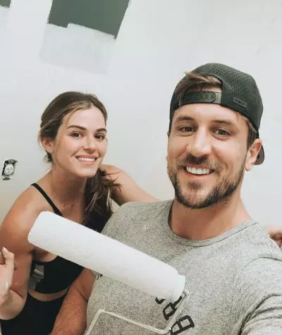 I-JoJo Fletcher kanye ne-Jordan Rodgers Home Tour Laundry Room