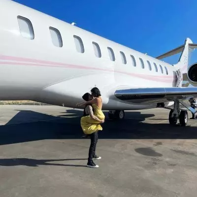 Travis Barker s'extasie sur Kourtney Kardashian après son premier vol en avion en 13 ans