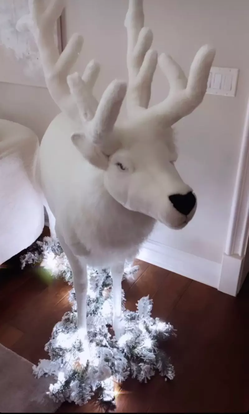 khloe-kardashian-krîstmas-decorations