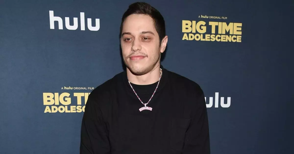 Pete Davidson Net Worth: Kuinka paljon rahaa SNL-tähti tienaa