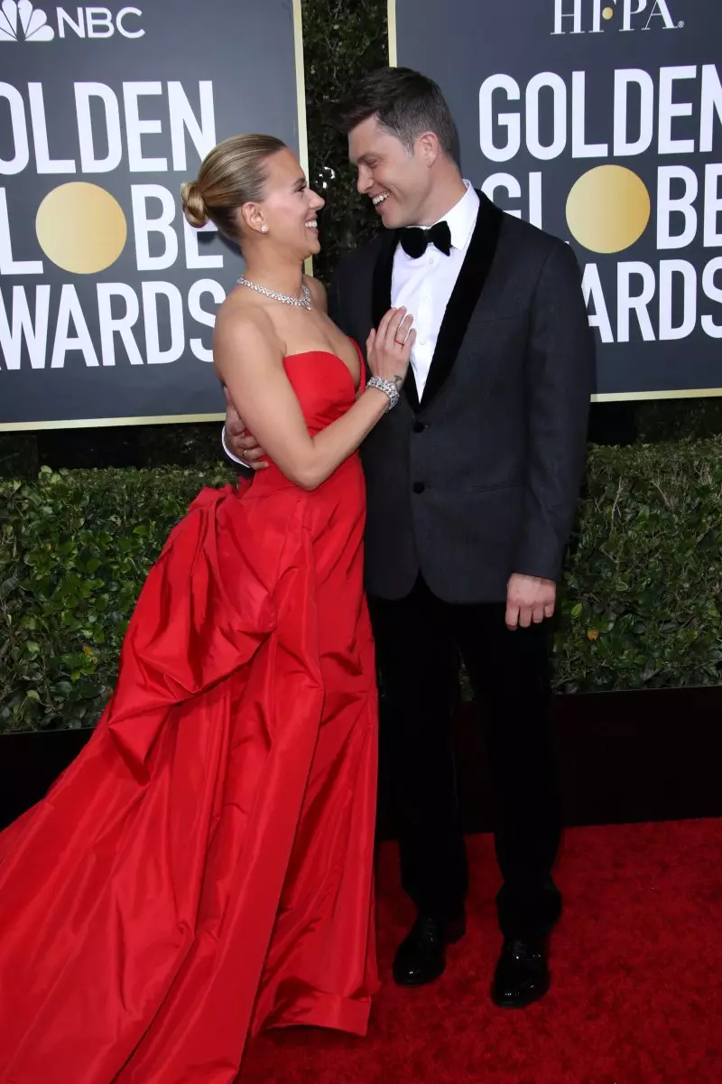 Scarlett Johansson da Colin Jost Kiss a Golden Globes 2020