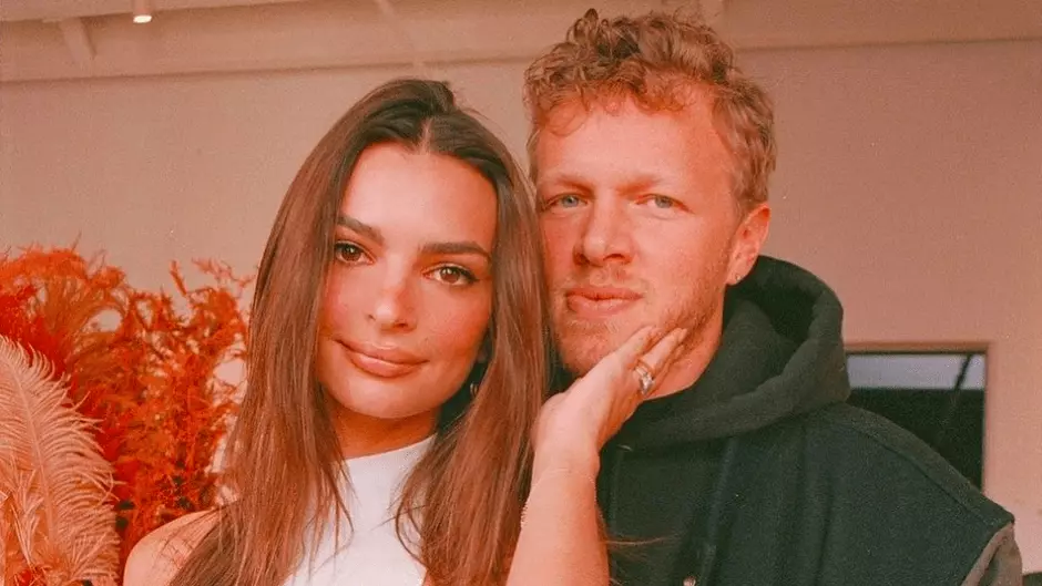 emily-ratajkowski-sebastian-bear-mcclard-welcome-baby-no-1