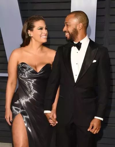 Ashley Graham Justin Ervin staart elkaar liefdevol aan en houdt elkaars hand vast