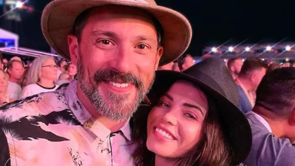 Steve Kazee kaj Jenna Dewan Taking a Selfie Together