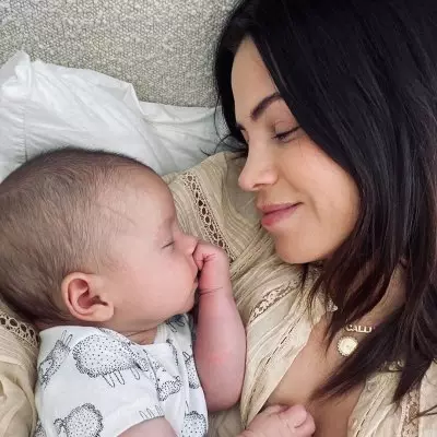 Jenna Dewan knuffelt baby Callum