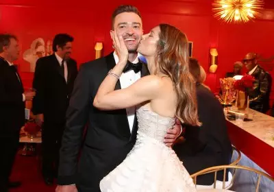 Jessica Biel suutelee Justin Timberlakea