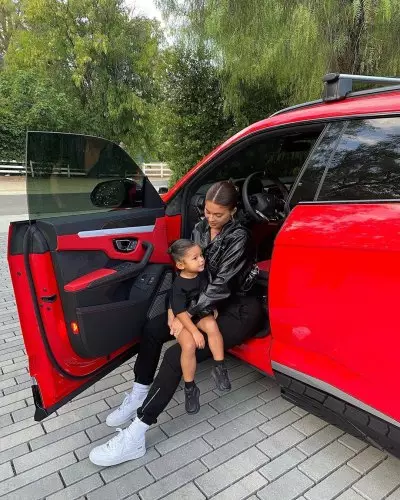 Kylie Jenner prilagodila Rolls-Royce v čast hčerke Stormi Webster