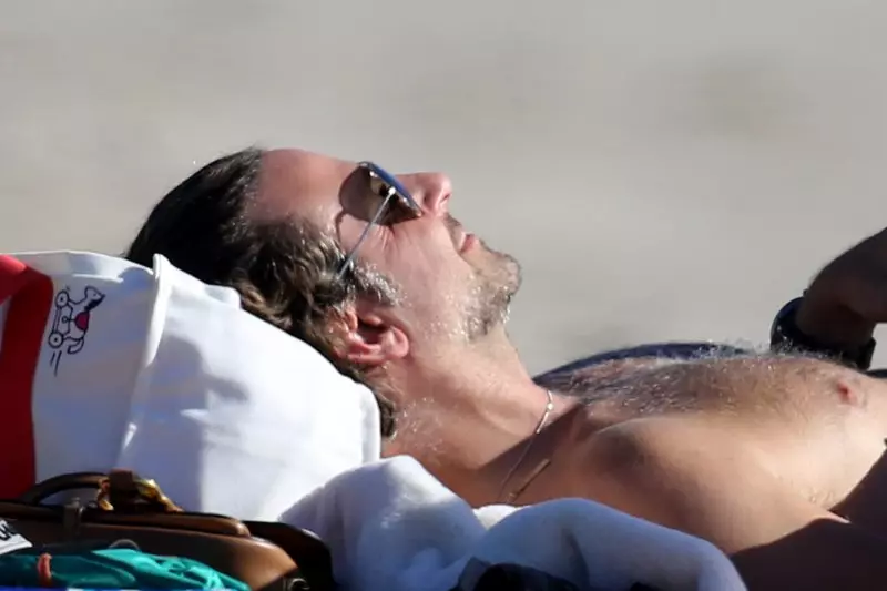 Fotografije Bradleyja Coopera bez majice su čista srebrna podstava! Pogledajte njegove najzgodnije slike kupaćih kostima