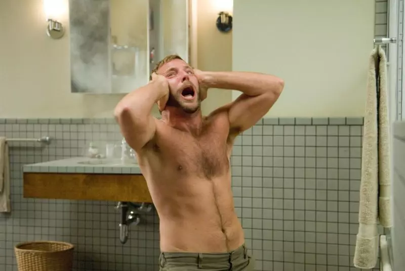 Les photos torse nu de Bradley Cooper sont une vraie doublure argentée ! Voir ses photos de maillot de bain les plus chaudes