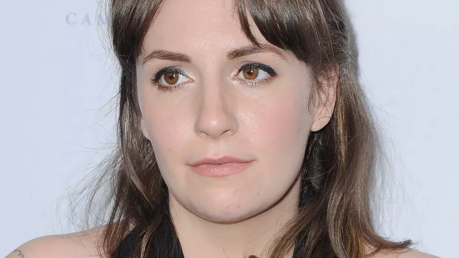 Lena dunham cailíní bump ag iompar clainne