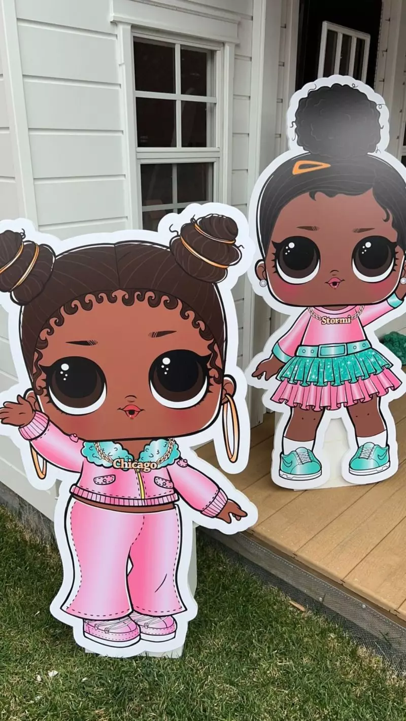 Ene de Chicago West kaj 'L.O.L. de Stormi Webster. Surprizo!' kaj Barbie-Tema Komuna 4-a Naskiĝtagfesto