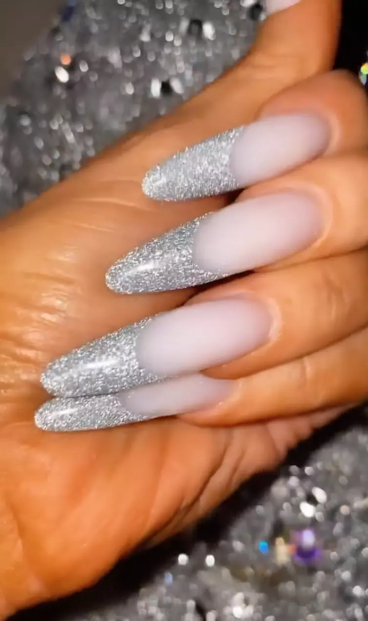 Zithunzi za Kardashian Jenner Khrisimasi Khloe Nails