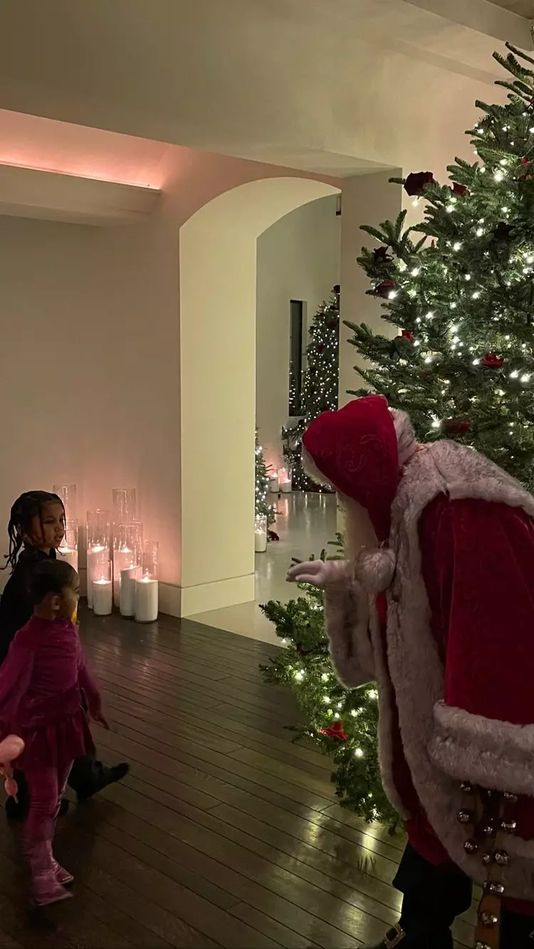 Kardashian Jenner Christmas Photos Kids ndi Santa