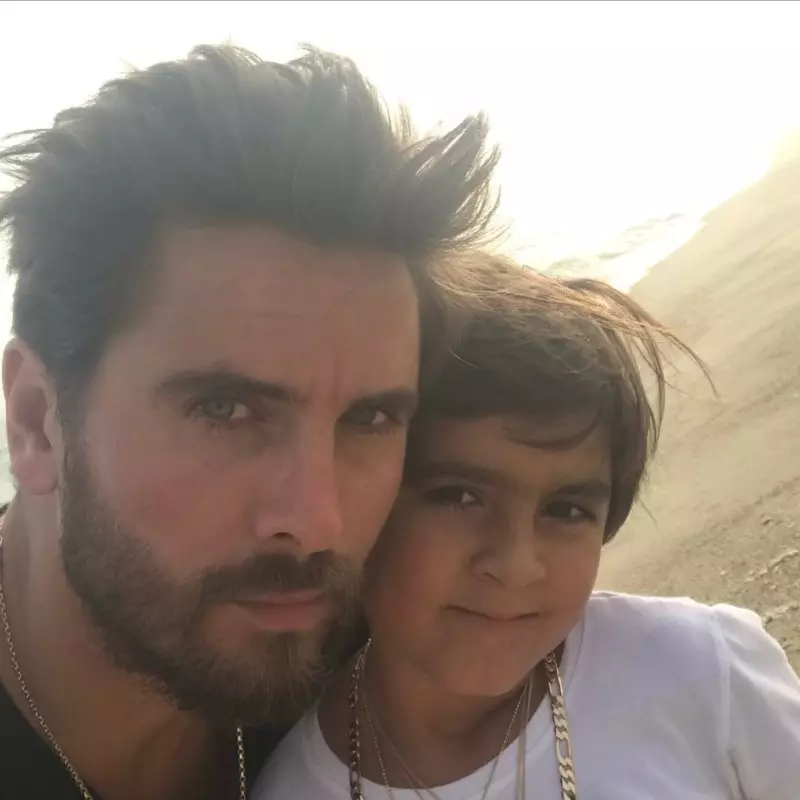 Mason Disick razlije čaj po družbenih medijih